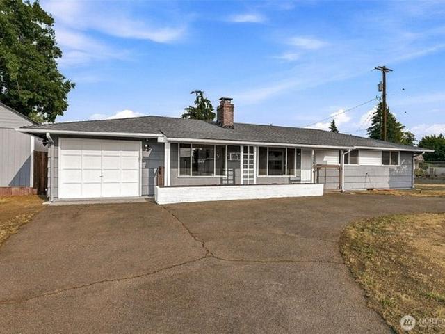 1372 th Avenue Ct E, Tacoma, WA 98445