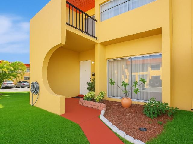 13731 SW 84th St, Unit B, Miami, FL 33143 | MLS #A11849 | Compass