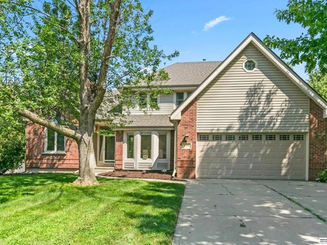 13734 Hillsborough Dr, Omaha, NE 68164