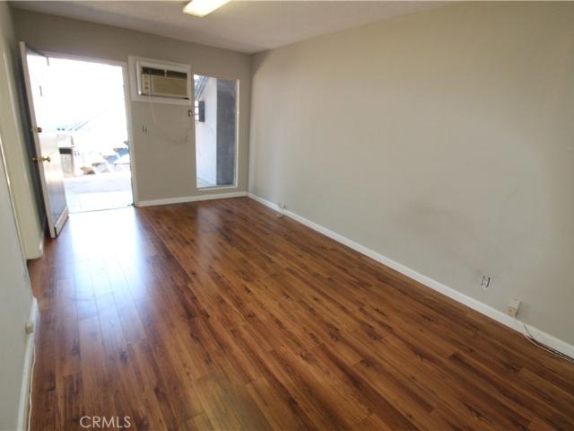 13735 Victory Boulevard 4