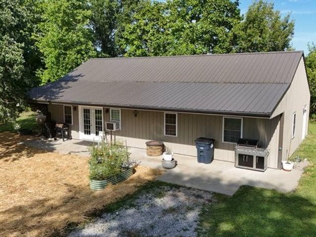 1373 County Highway 16, Cisne, IL 62823