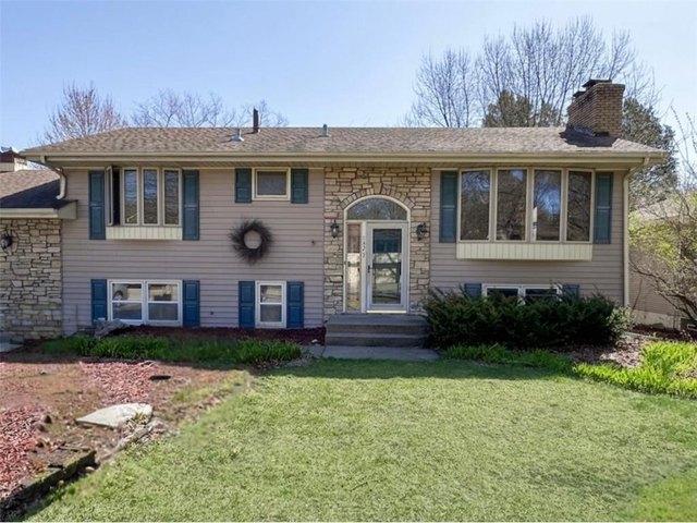 1373 Pike Lake Dr, New Brighton, MN 55112