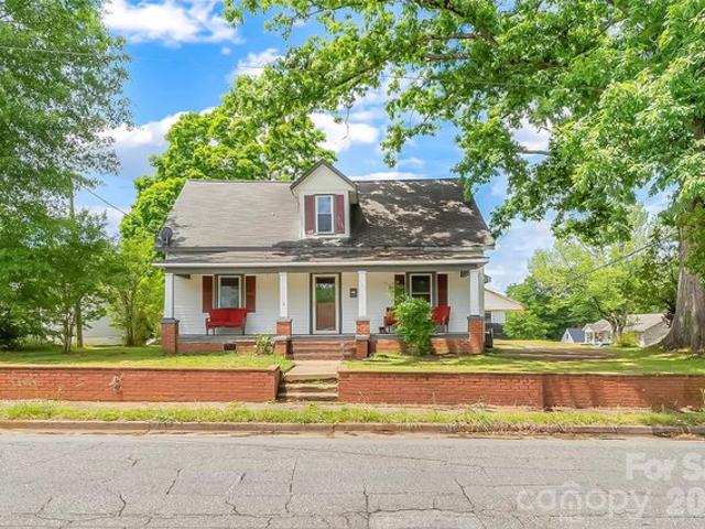 137 12th St NW, Hickory, NC 28601