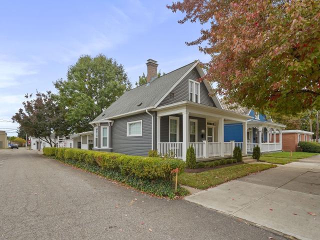 137 141 W Church