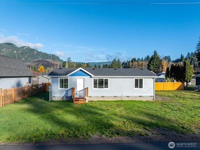 137 Collar Ave, Morton, WA 98356