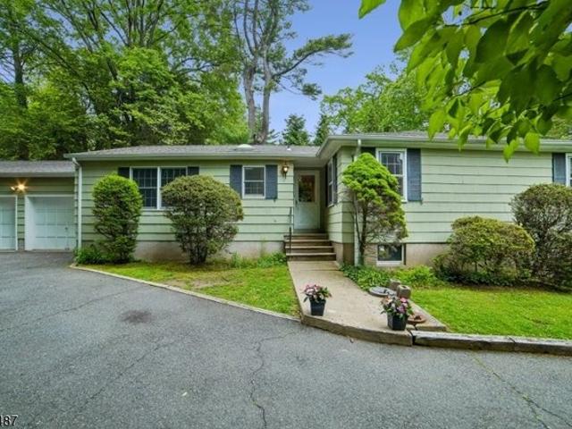 137 Beekman Rd, Summit, NJ 07901