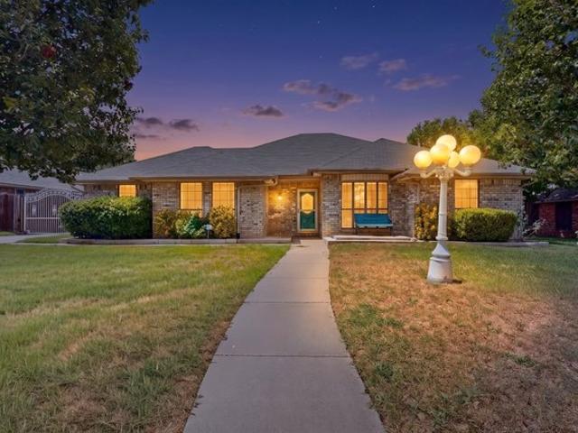 137 Brushy Mound Rd, Burleson, TX 76028