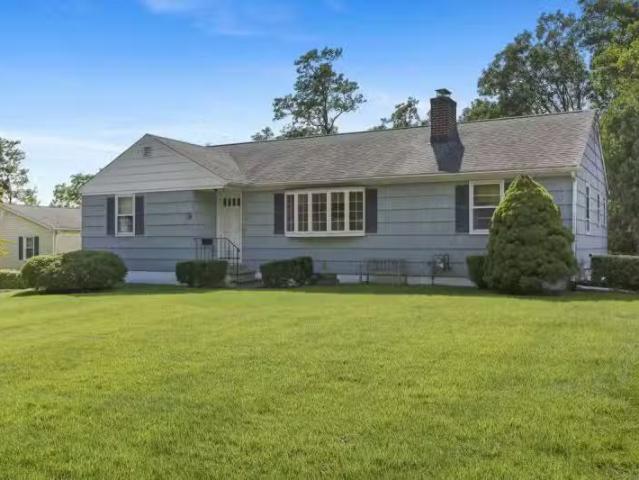 137 BROOK RUN LN, STAMFORD, CT 06905 Single Family Residence F.