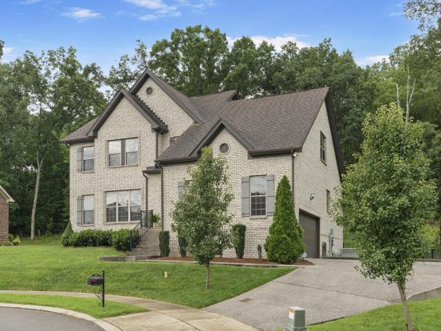 137 Burntash Ln