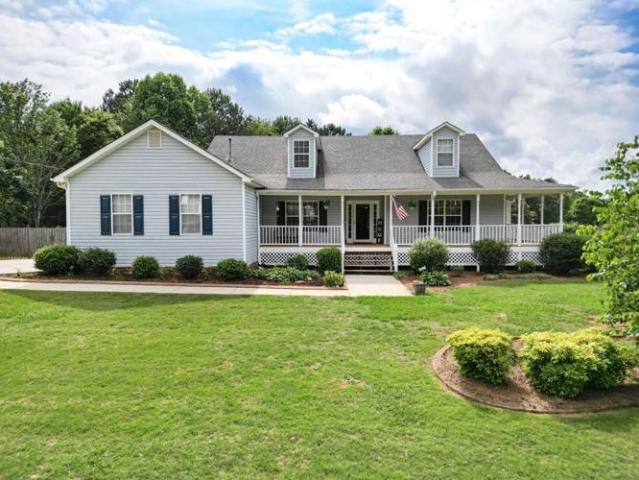 137 Gardners Grove Dr, McDonough, GA 30252