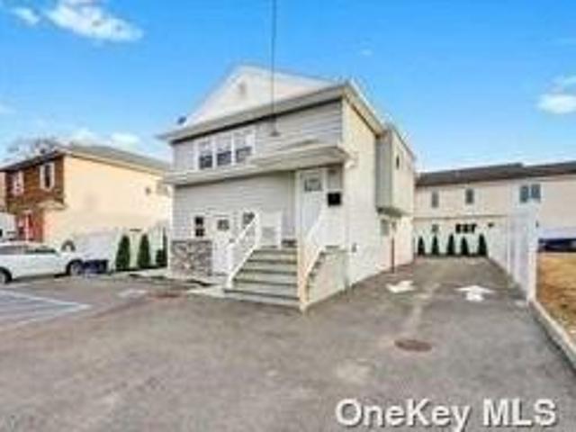 137 Glen Head Rd, Glen Head, NY 11545