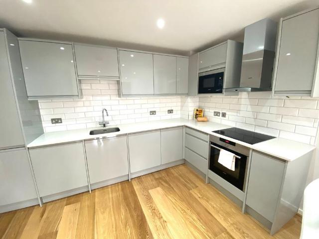 137 Great Suffolk Street, London, SE1 2 bed flat to rent £2,850 pcm £658 pw