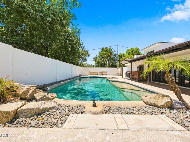 137 e vista del cerro drive