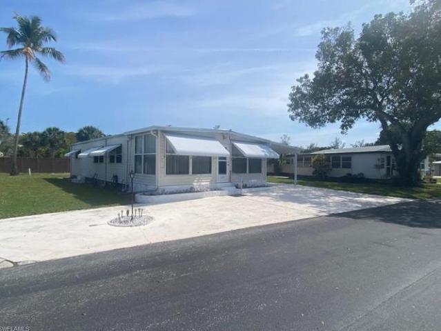 137 Enchanting Blvd, Naples, FL 34112