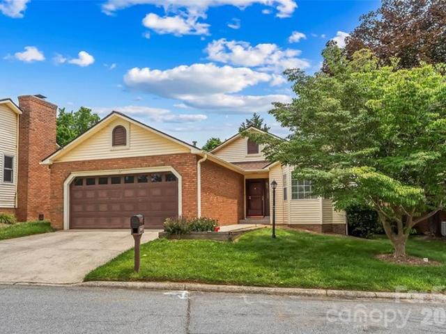 137 Exeter Ct, Hendersonville, NC 28791
