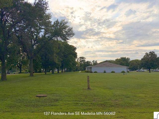 137 Flanders Ave SE