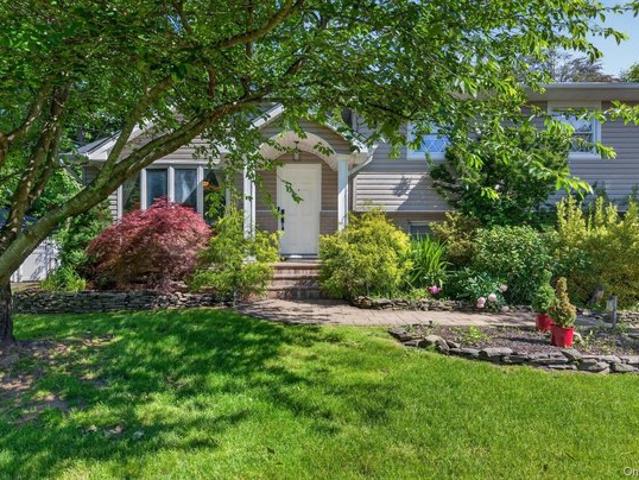 137 Ketay Dr S, East Northport, NY 11731