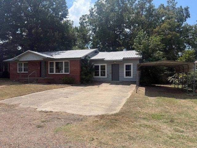 137 Keller St, Ashdown, AR 71822