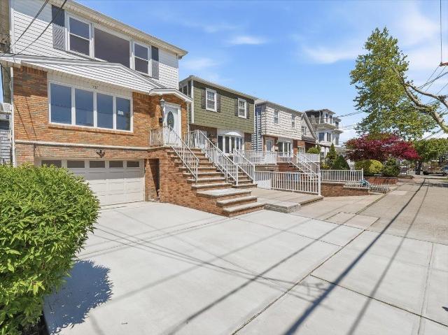 137 Kennedy Blvd # 2