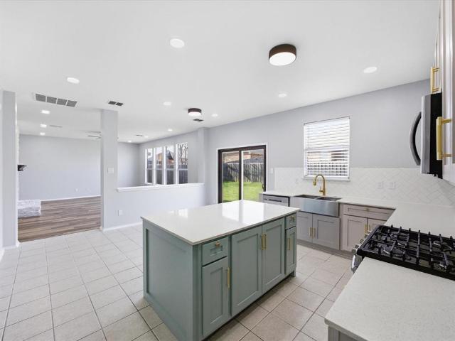 137 Heritage Dr, Crowley, TX 76036 | MLS #21300
