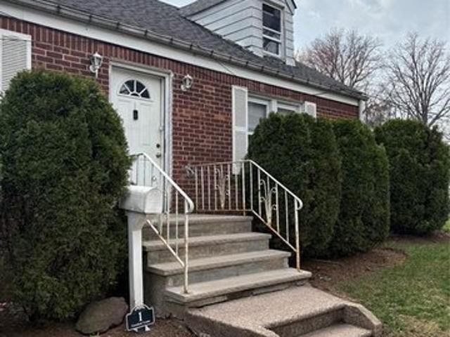 137 Oakland St, Englewood, NJ 07631