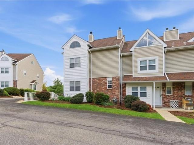 137 Old Village Ln, Bethel Park, PA 15102