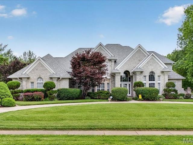 137 Longmeade Dr, O'Fallon, IL 62269