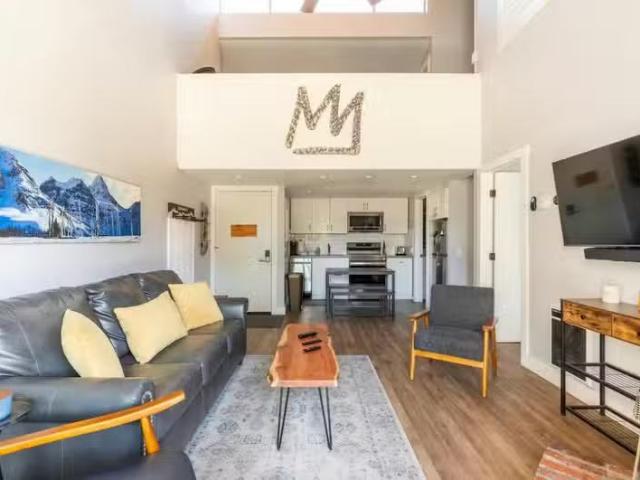 137 LAUREL MOUNTAIN RD UNIT 418, MAMMOTH LAKES, CA 93546 Condo.