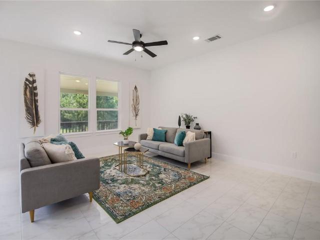 137 Lakeside Dr