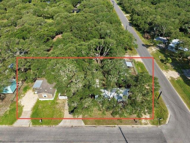 137 Lanfair Ln, Rockport, TX 78382