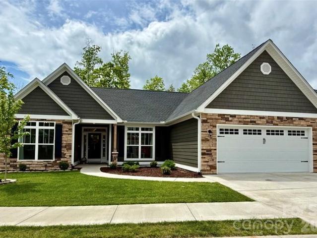 137 Marianne Dr, Hendersonville, NC 28739