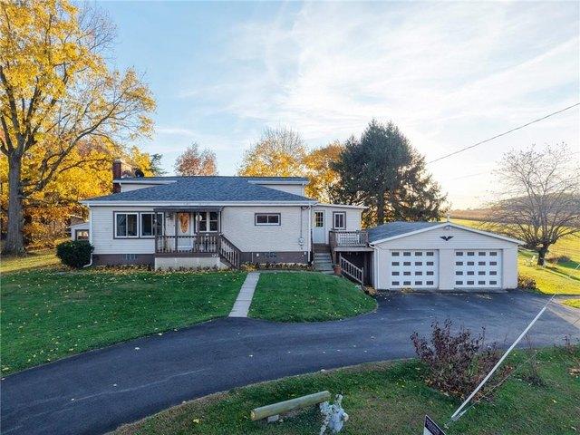 137 McBroom Rd, Derry, PA 15627