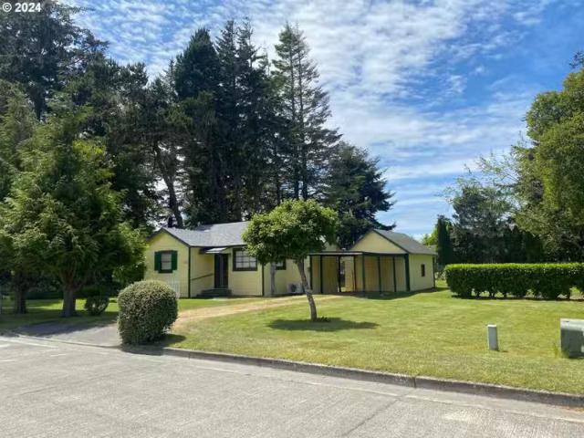 137 MICHIGAN AVE NE, BANDON, OR 97411 Single Family Residence.