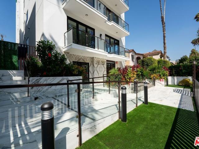 137 N Doheny Drive