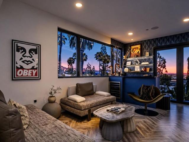 137 N Doheny Drive 4