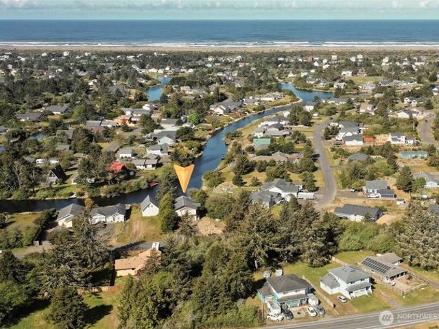 137 N Razor Clam Dr SW, Ocean Shores, WA 98569