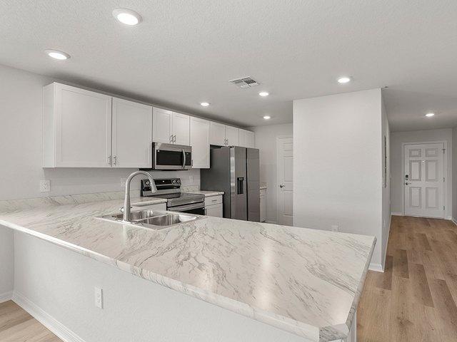 137 Nemo Ln, Winter Haven, FL 33881