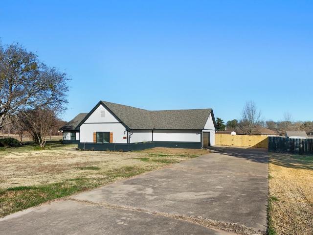 137 S Meadowbrook Dr, Pottsboro, TX 75076 | MLS #21139 | Compass