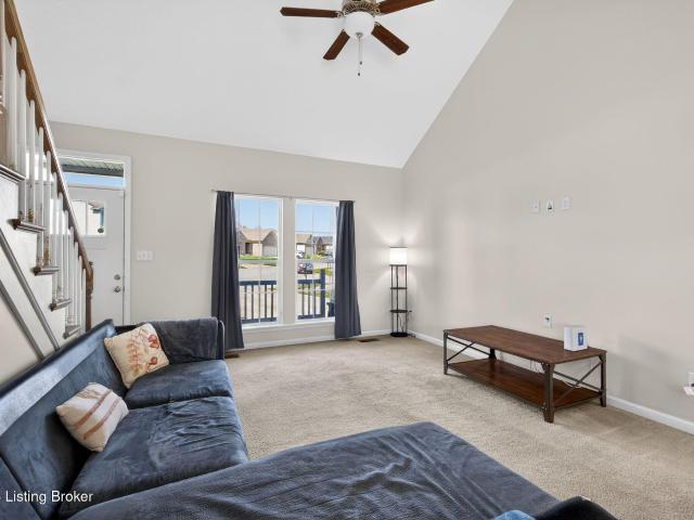 137 Spring Leaf Ct