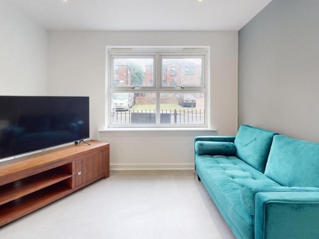 137 St Anns Court, Leeds LS5 2 bed house to rent £1,473 pcm £340 pw