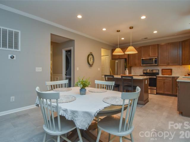137 Poplin Place