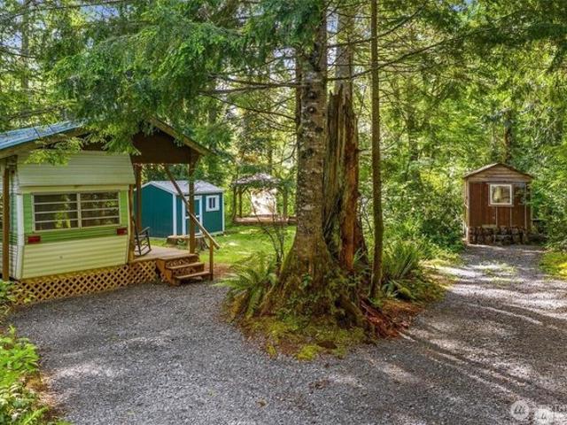 137 Paradise Dr, Ashford, WA 98304
