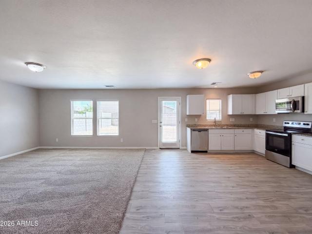 137 W DEWEY Avenue