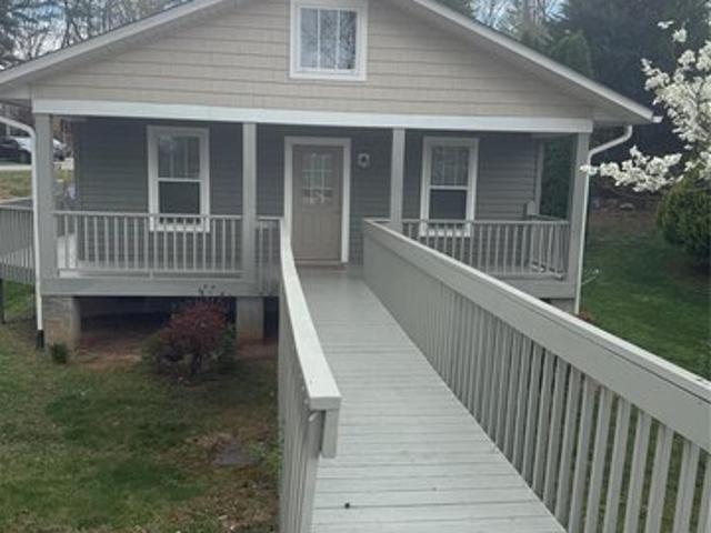 137 Warren Haynes Dr, Asheville, NC 28806