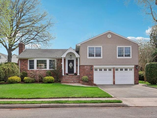 137 Weyford Ter, Garden City, NY 11530