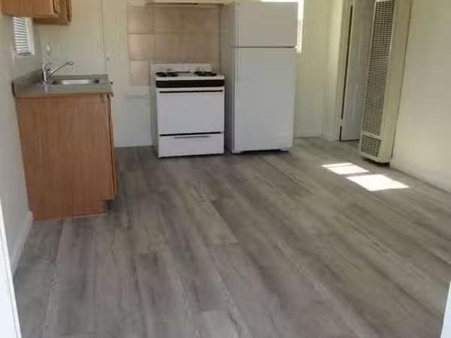 137 West C Street 133, 135, 137 West C Street