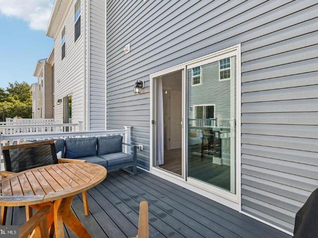 137 Willett Hollow Street