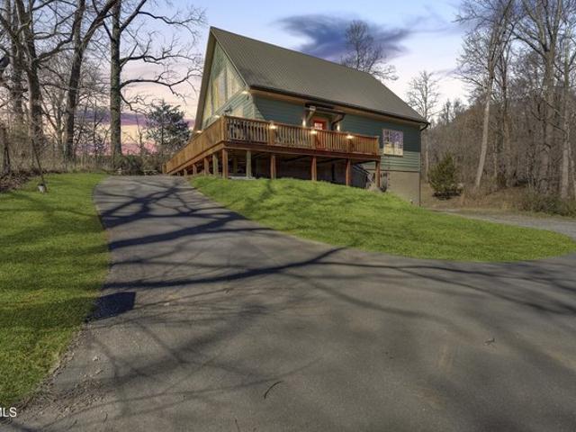 137 Unaka View Rd, Johnson City, TN 37601