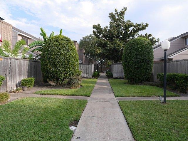 13840 Hollowgreen Dr Unit 106, Houston, TX 77082