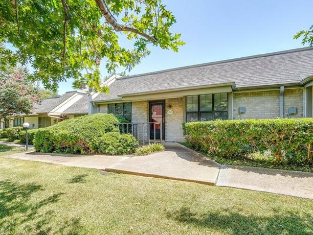 13845 Leinsper Green St, Dallas, TX 75240